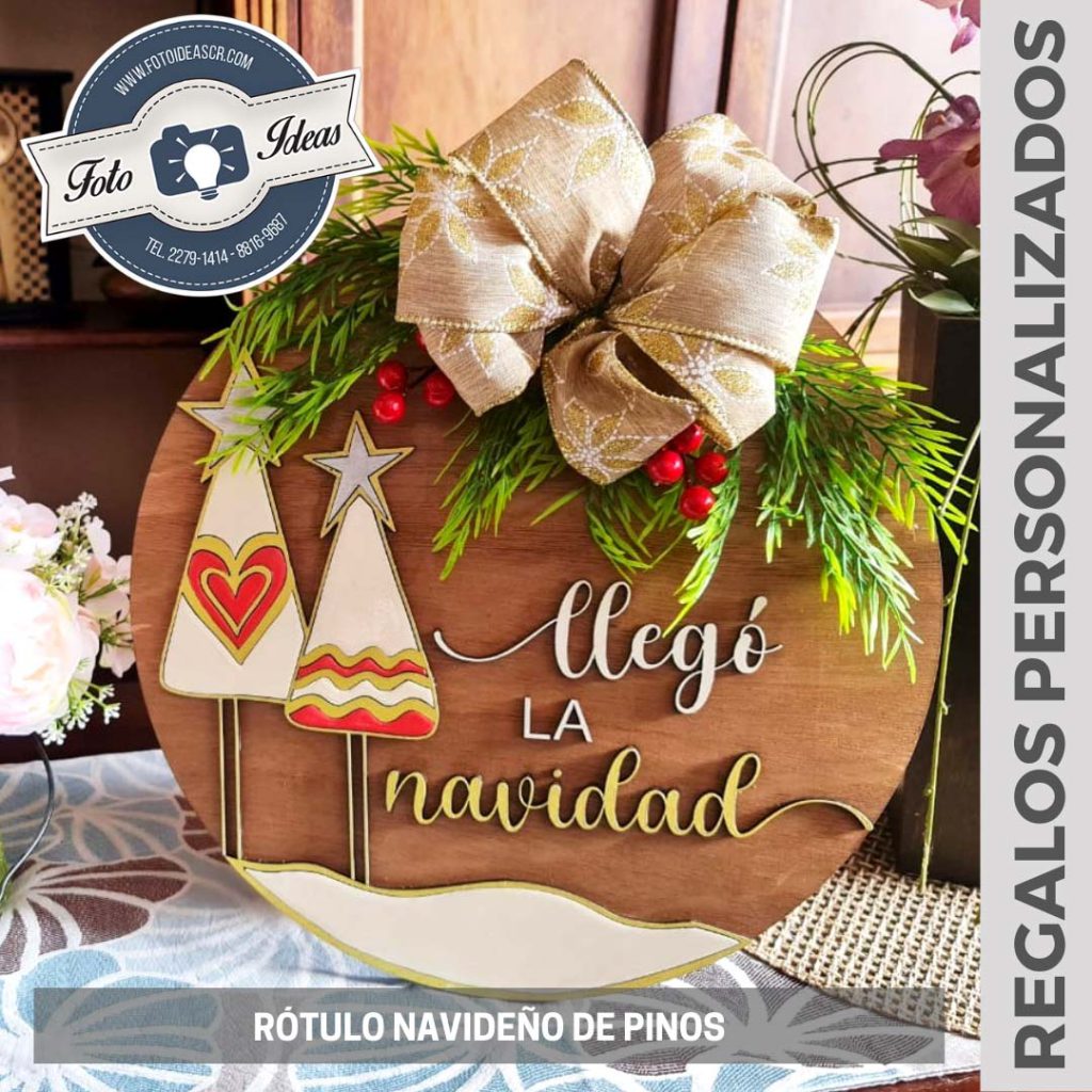 Rótulo redondo navideño con pinos – Fotoideas